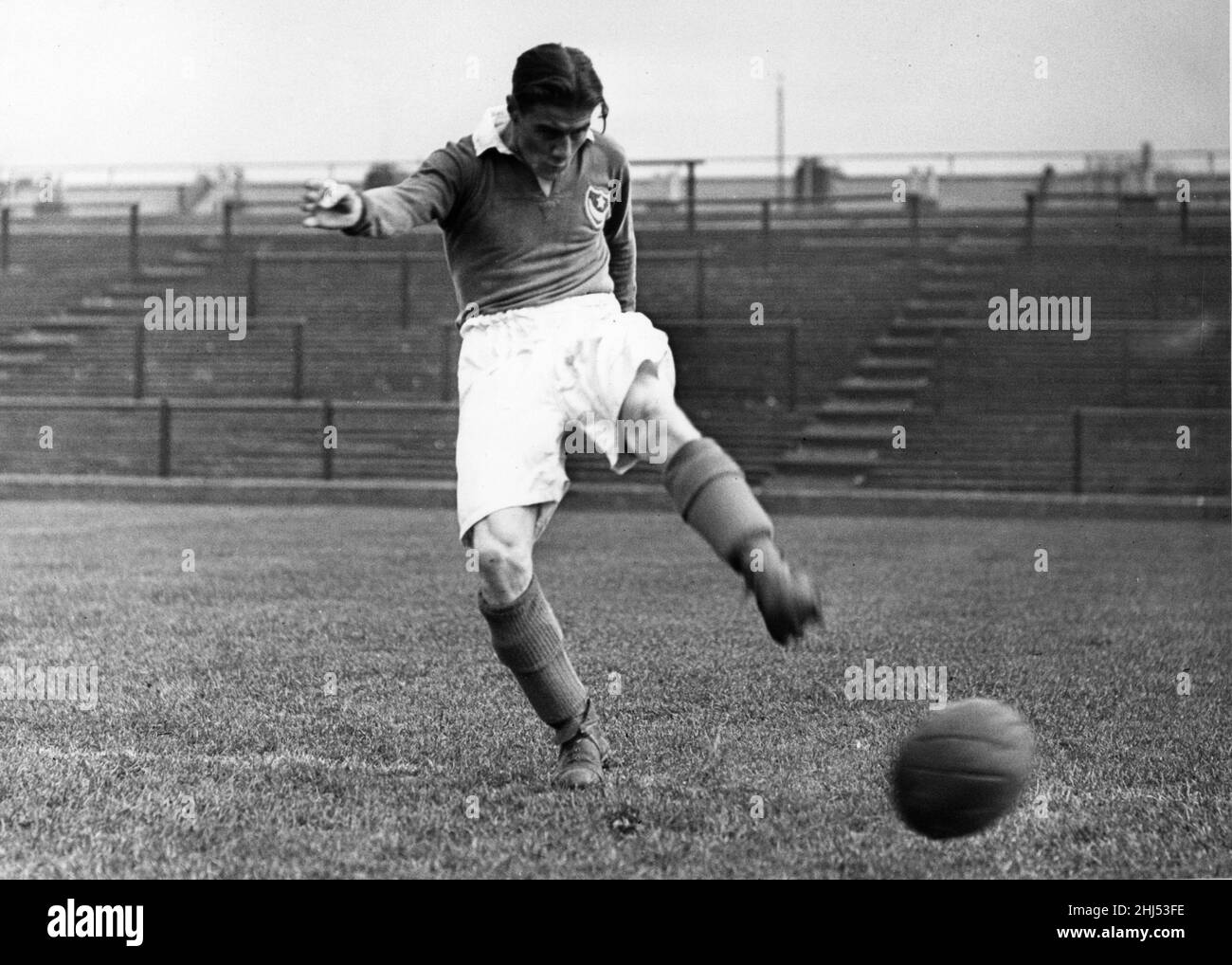 Jimmy Dickinson Portsmouth football player 1946-1965, Jimmy Dickinson ...