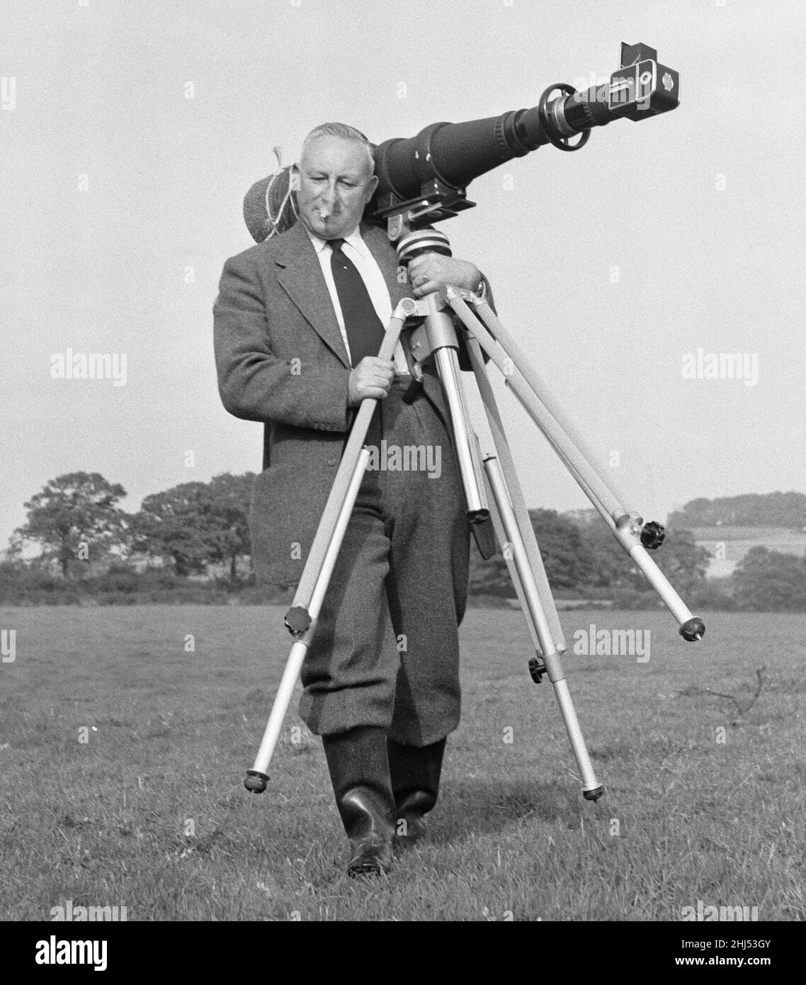 Daily Mirror photographer George Greenwell seen here with his ...