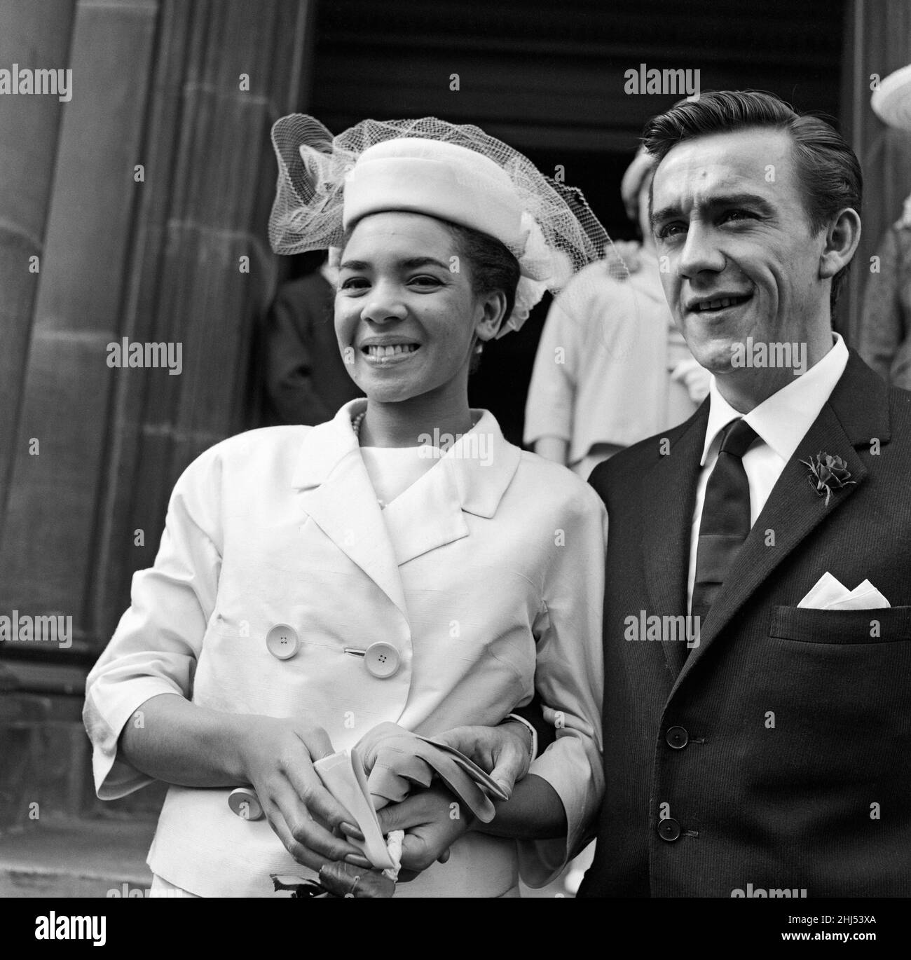 Shirley Bassey, 24, marries film director Kenneth Hume, 35, at ...