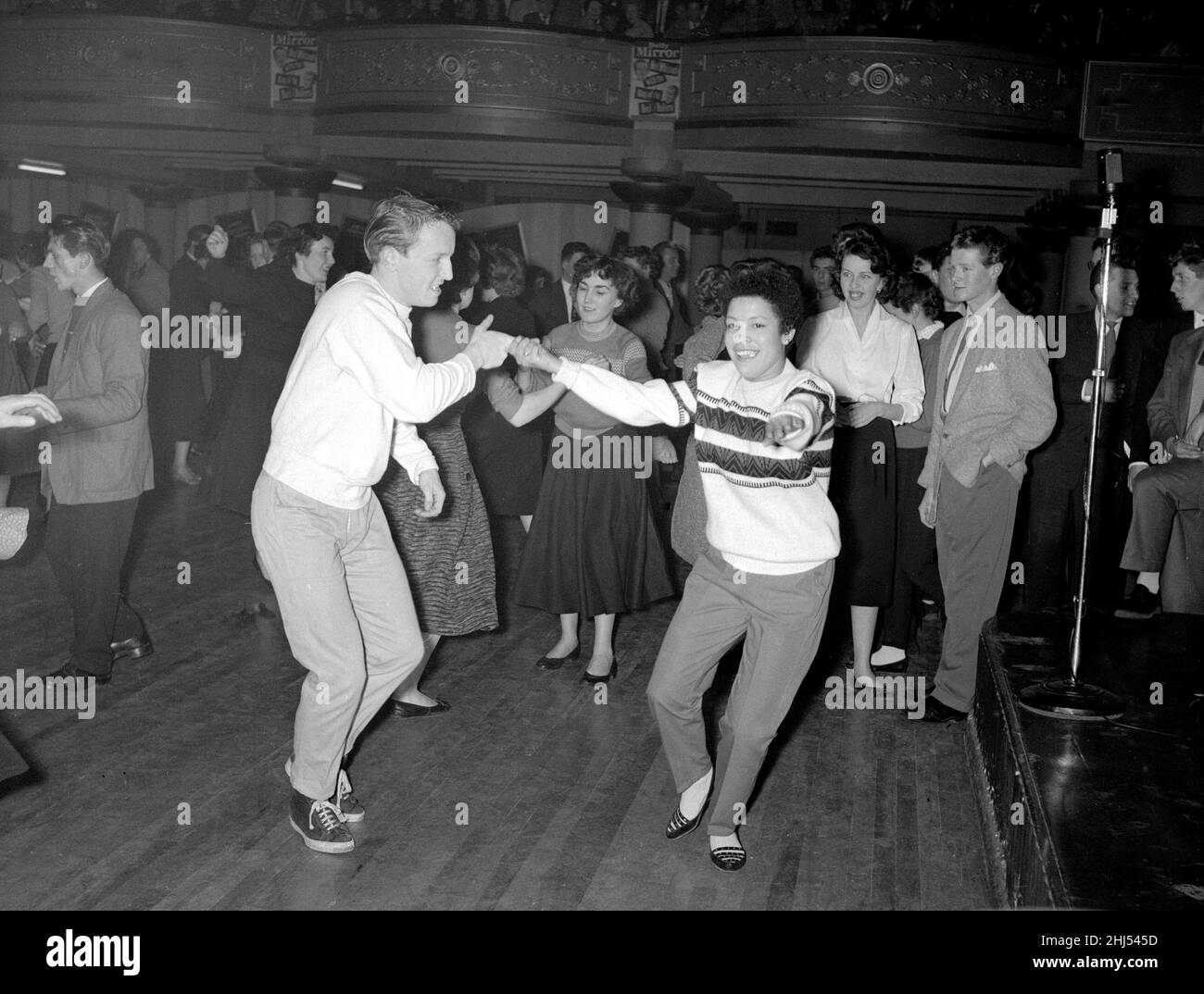 Rock n roll dancing 1950s hi-res stock photography and images - Alamy
