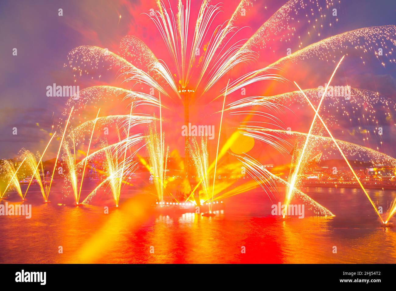 A spectacular fireworks display on Sydney Harbour concludes the ...
