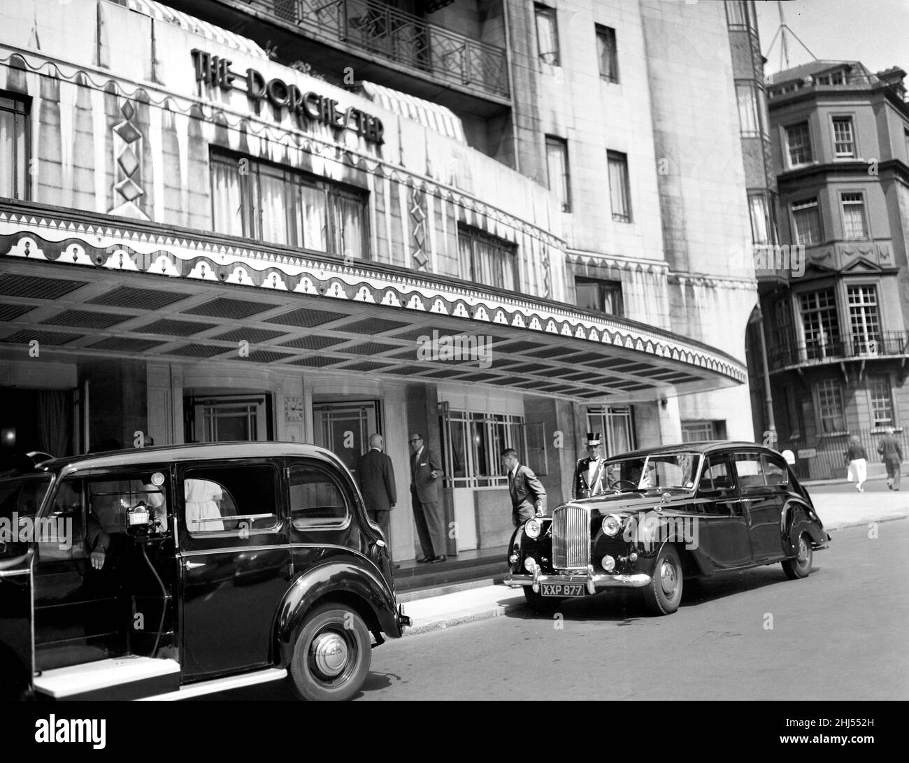 The Dorchester Hotel, Park Lane, London July 1961 Stock Photo - Alamy