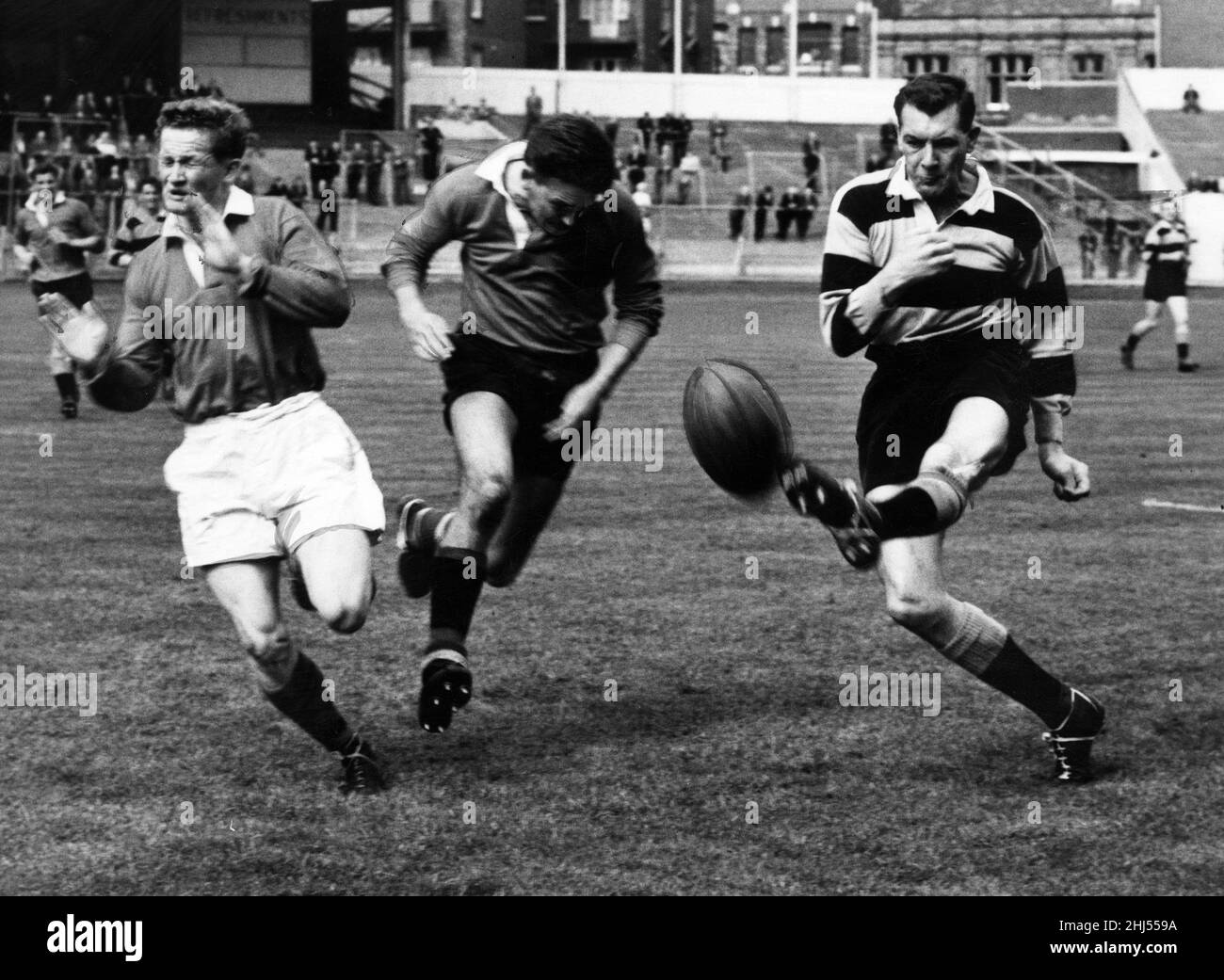 Wales rugby player Black and White Stock Photos & Images - Alamy