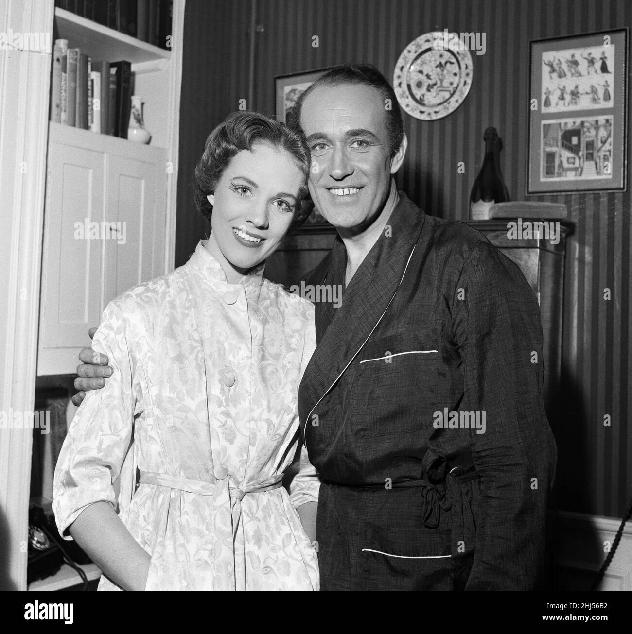 Eliza doolittle julie andrews hi-res stock photography and images - Alamy