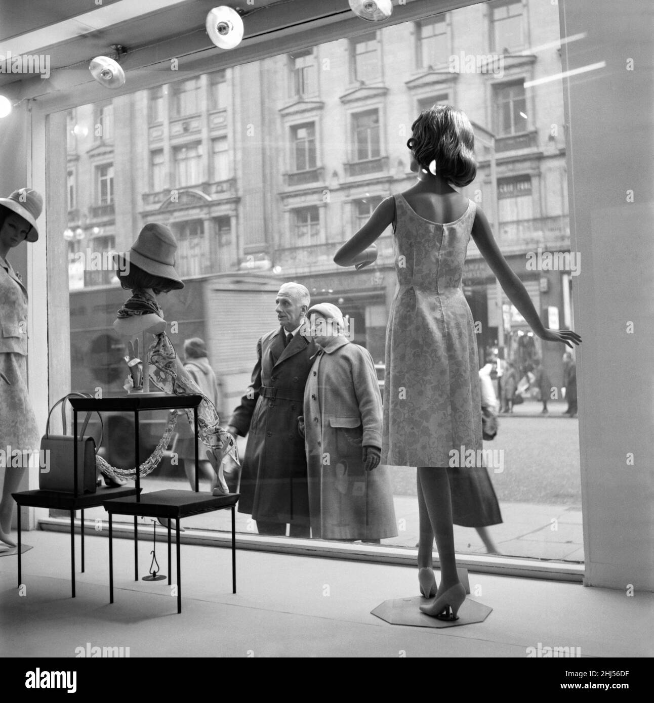 Who's the dummy? Window shopping in Oxford Street, London. 1960 Stock ...