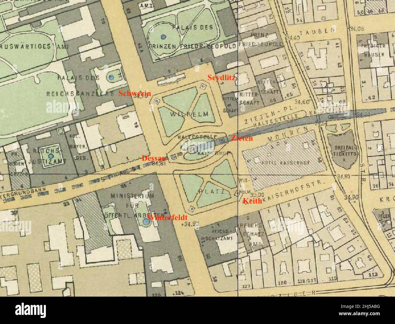Straubeplan Denkmäler Wilhelmplatz Stock Photo - Alamy