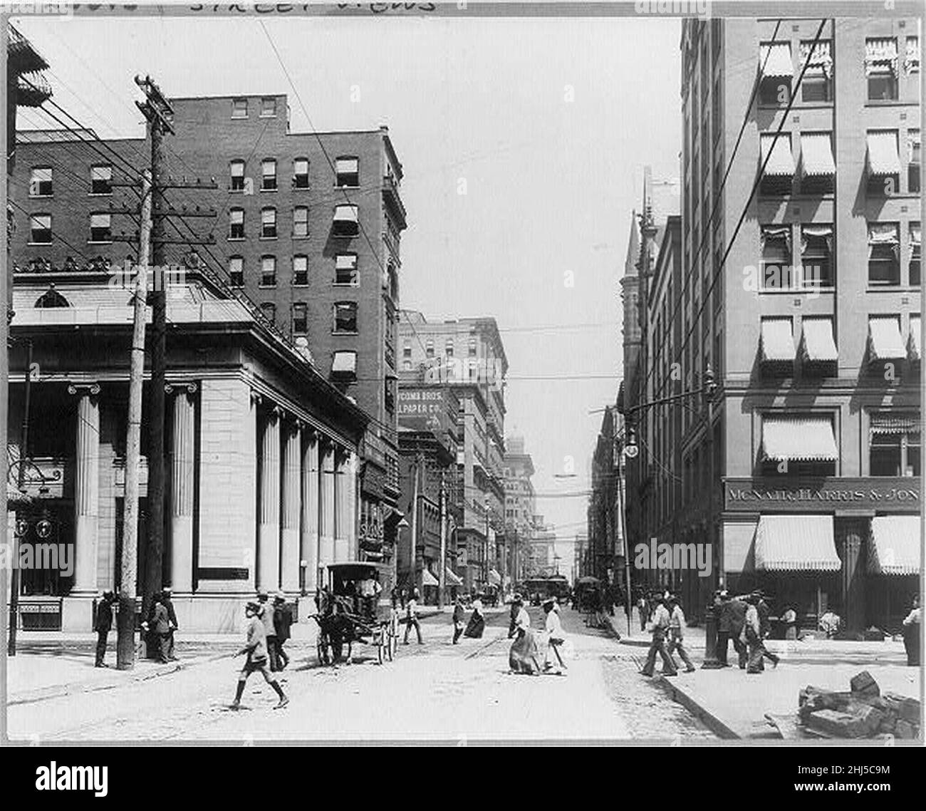 St. louis street downtown missouri Black and White Stock Photos ...