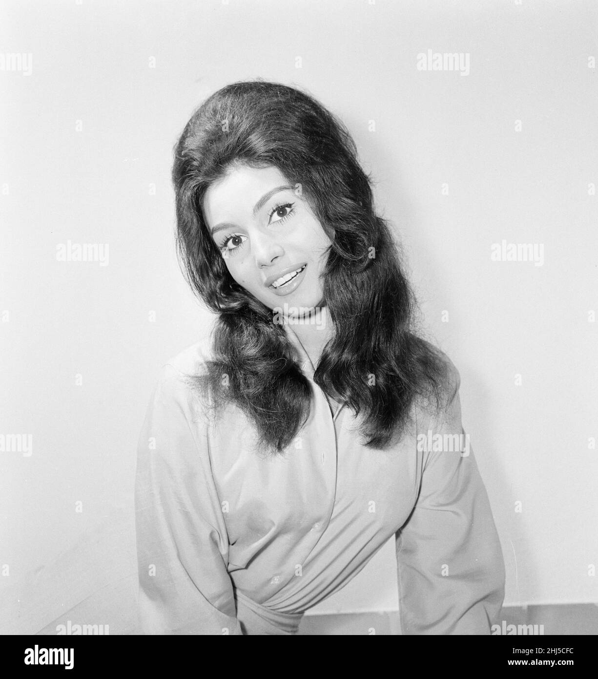 Italian actress 1960s hi-res stock photography and images - Alamy
