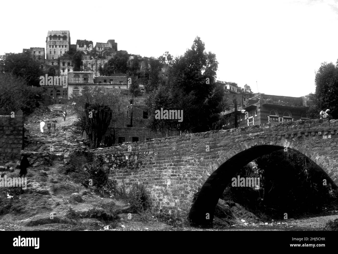 Ancient bridge in Jibla, residence of Queen Arwa, 11th century, UNESCO ...