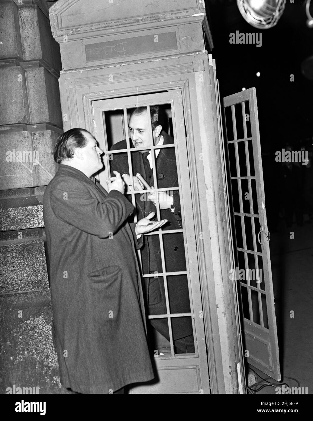 Richard Dimbleby filming for French television at Victoria Station. 9th ...