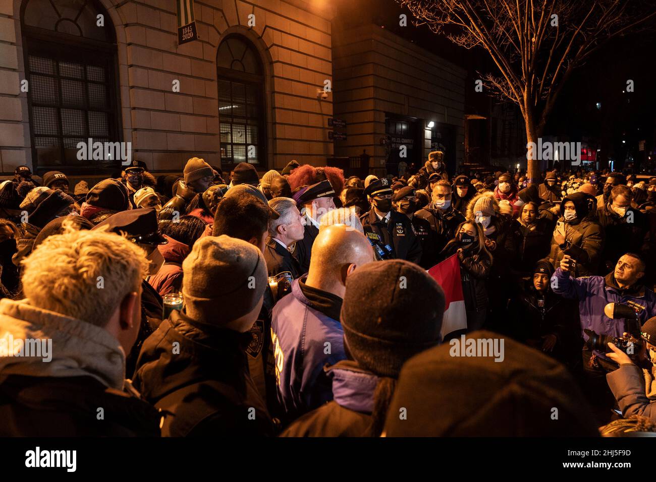 Vigil attended by hundreds of officers, firefighters and politicians ...