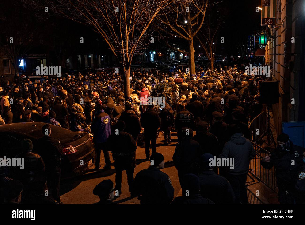 Vigil attended by hundreds of officers, firefighters and politicians ...