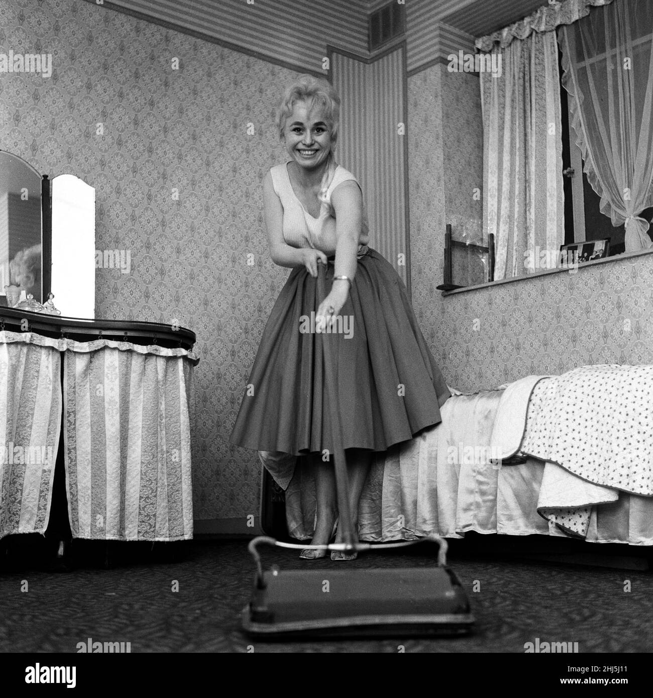 Cockney actress Barbara Windsor at home. 12th February 1960 Stock Photo ...