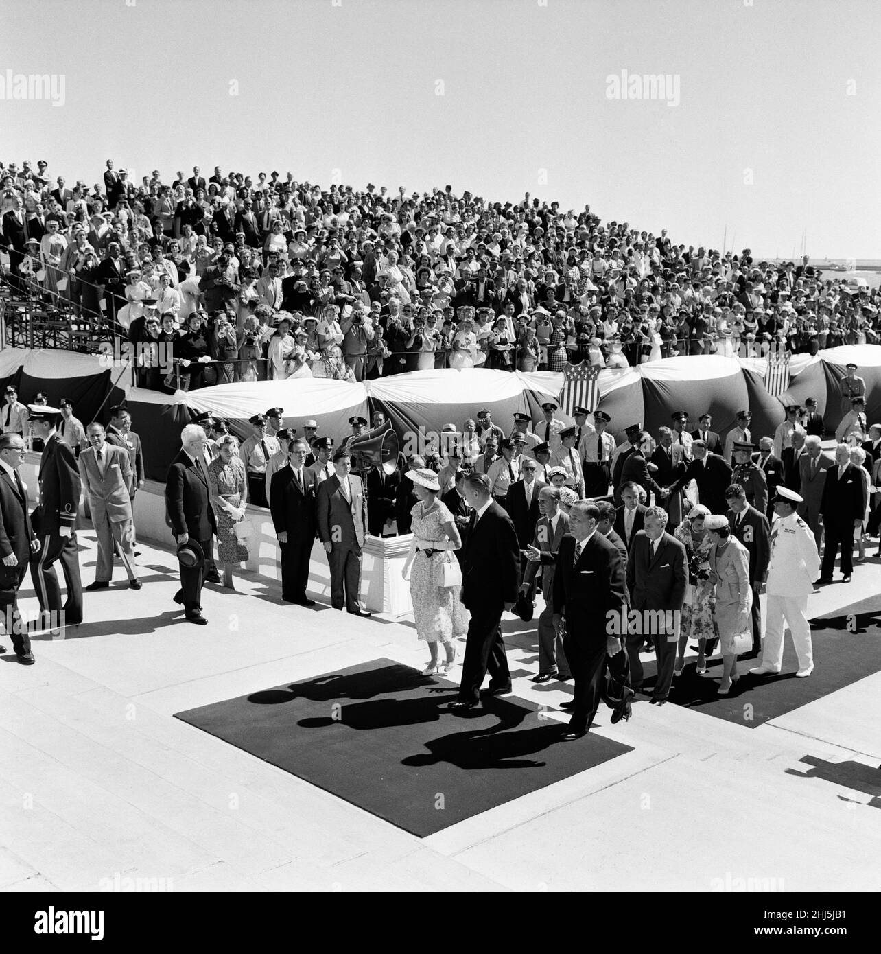 Queen Elizabeth II and Prince Philip, Duke of Edinburgh Royal tour of ...