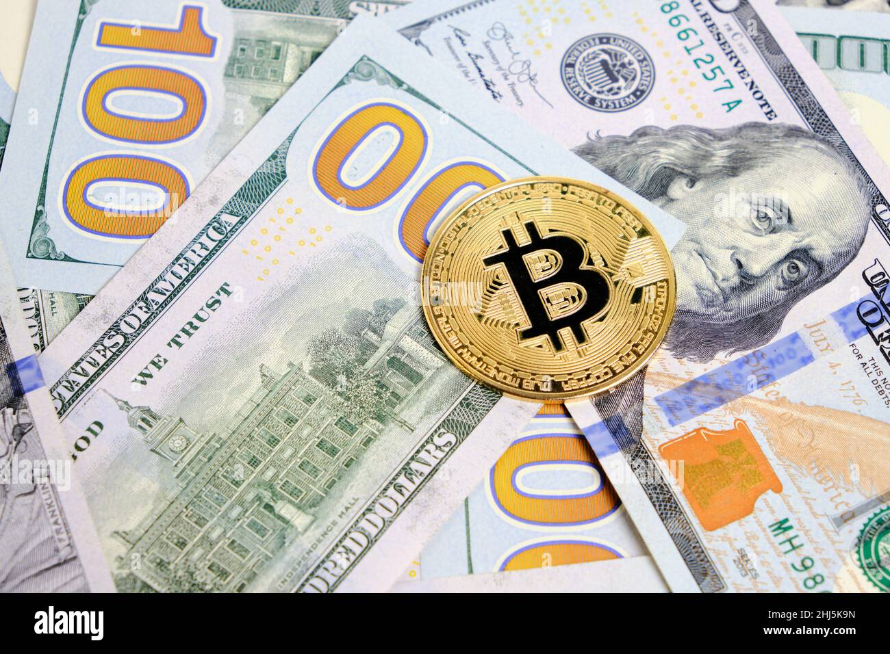 Coin laundry symbol hi-res stock photography and images - Alamy