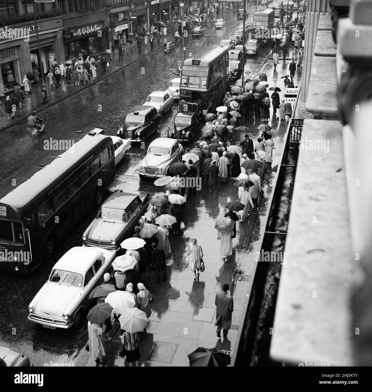 Traffic heavy rain Black and White Stock Photos & Images - Alamy
