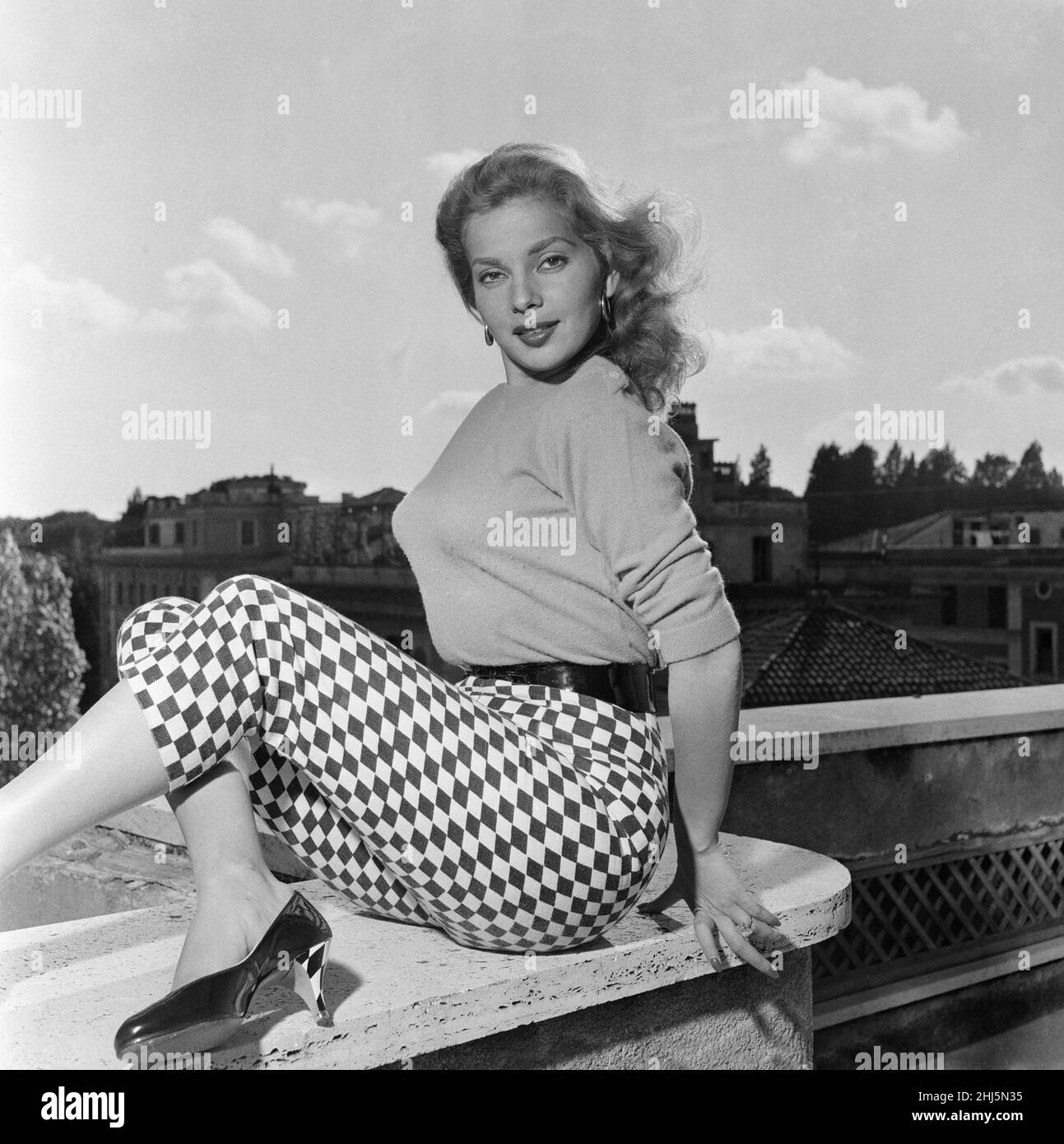 Abbe Lane, American singer and actress, in Rome, to star in film The ...