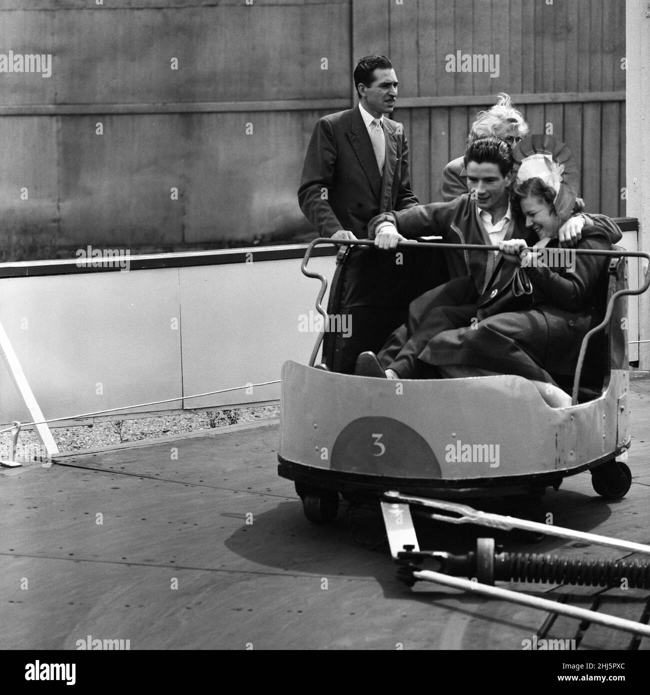 Funfair 1950s hi-res stock photography and images - Alamy