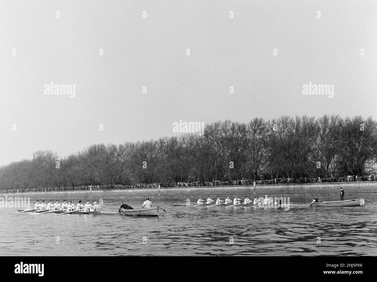 The Boat Race, Cambridge v Oxford. 1957. Pictured at the start of the ...