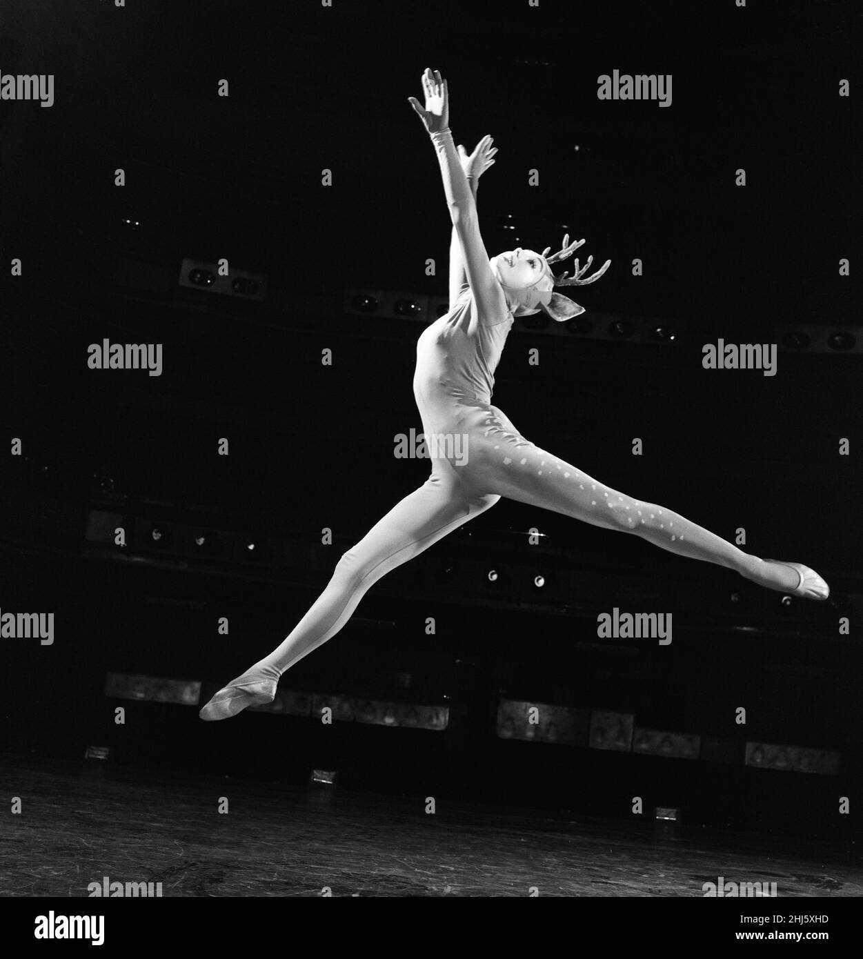 Gillian lynne theatre Black and White Stock Photos & Images - Alamy