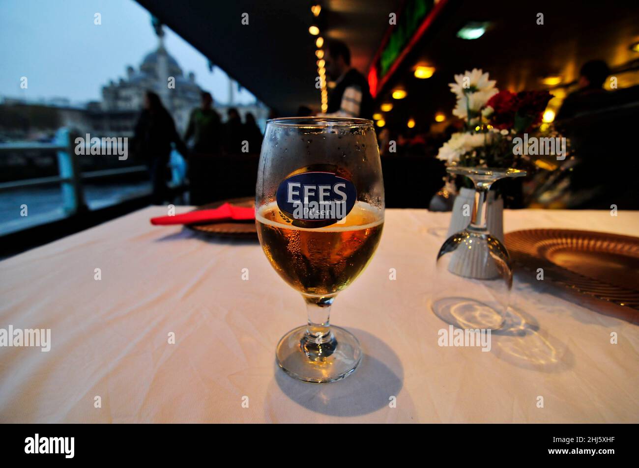 Enjoying a glass of draft Efes Pilsen beer in Istanbul, Turkey Stock ...
