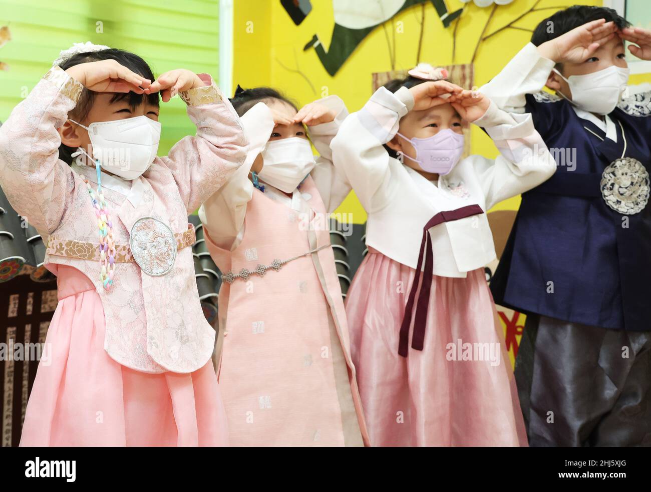 27th Jan, 2022. Learning 'sebae' Children in traditional Korean attire ...