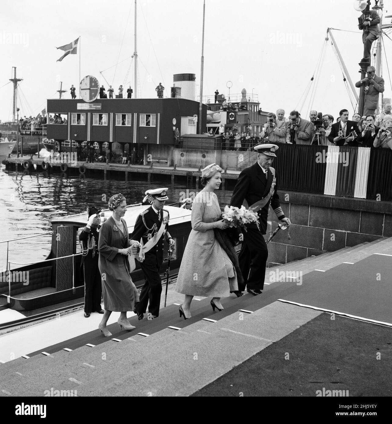 Queen elizabeth ii king frederik queen ingrid denmark hi-res stock ...