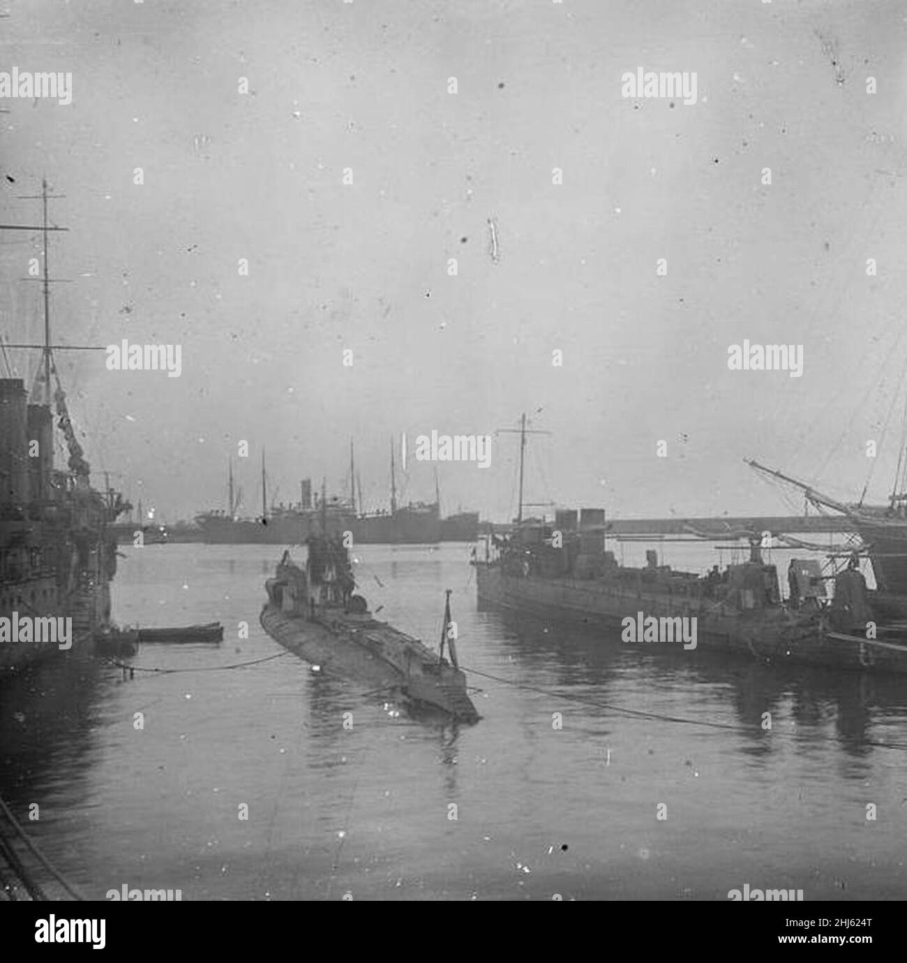 Submarí alemany U - 74 al port de Barcelona , El (cropped Stock Photo ...