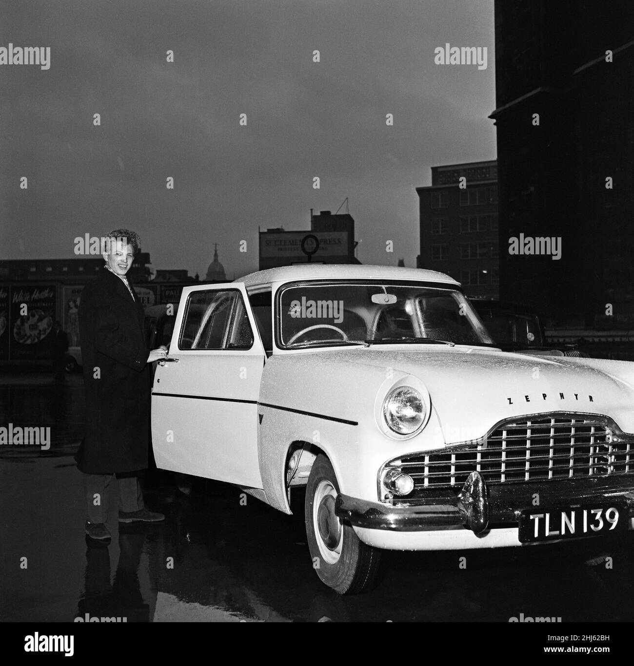 Singer and actor Tommy Steele. 29th December 1956 Stock Photo - Alamy