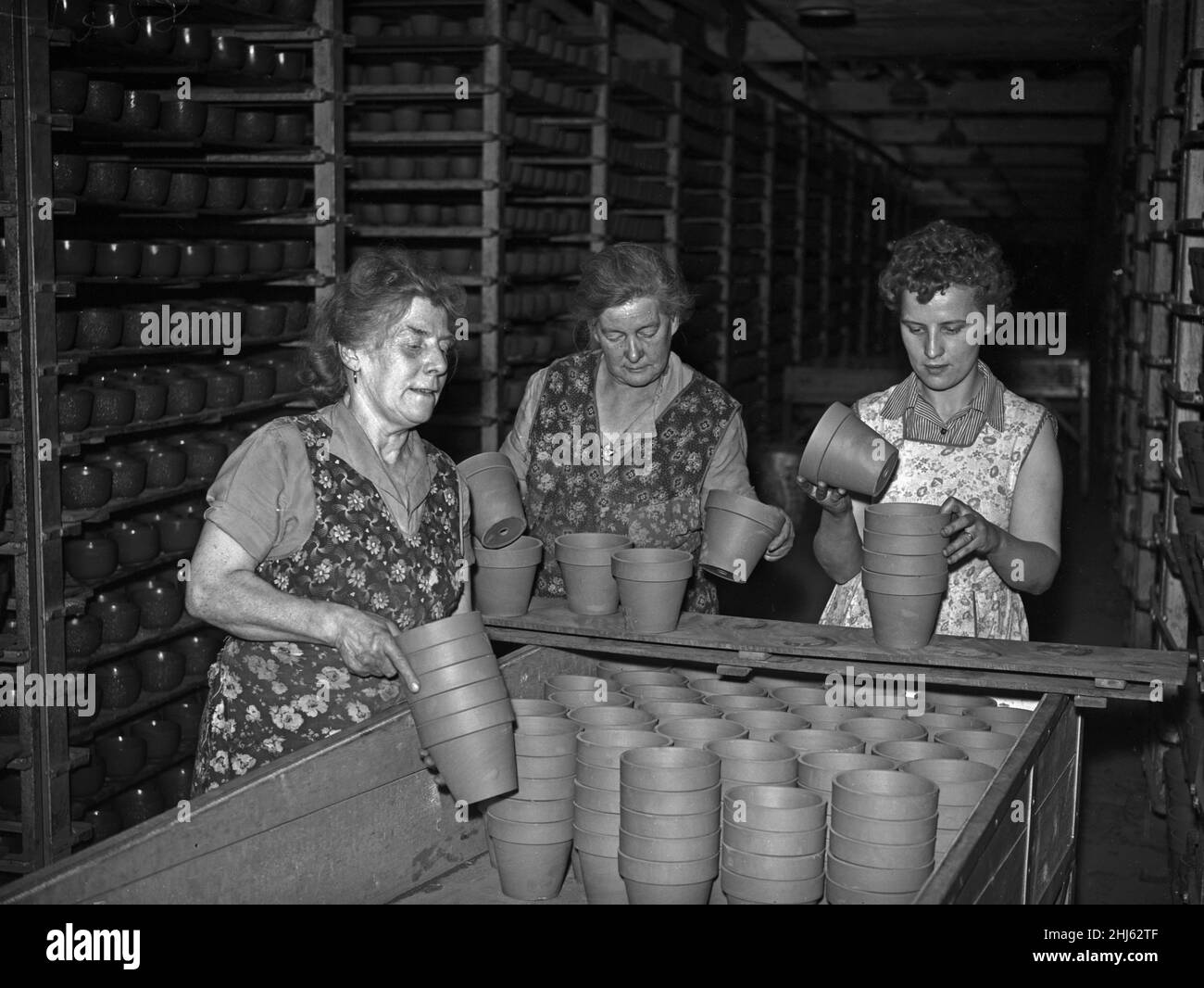 Bilston Pottery 5th May 1958Women in the drying room loading flower ...
