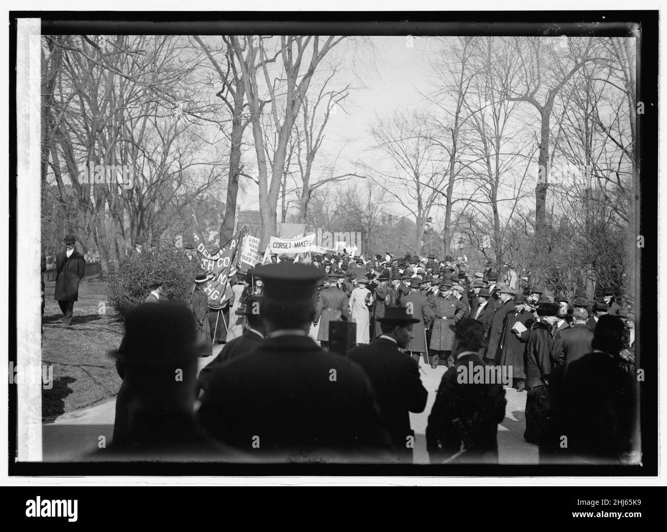 Suffragettes at white house Black and White Stock Photos & Images - Alamy