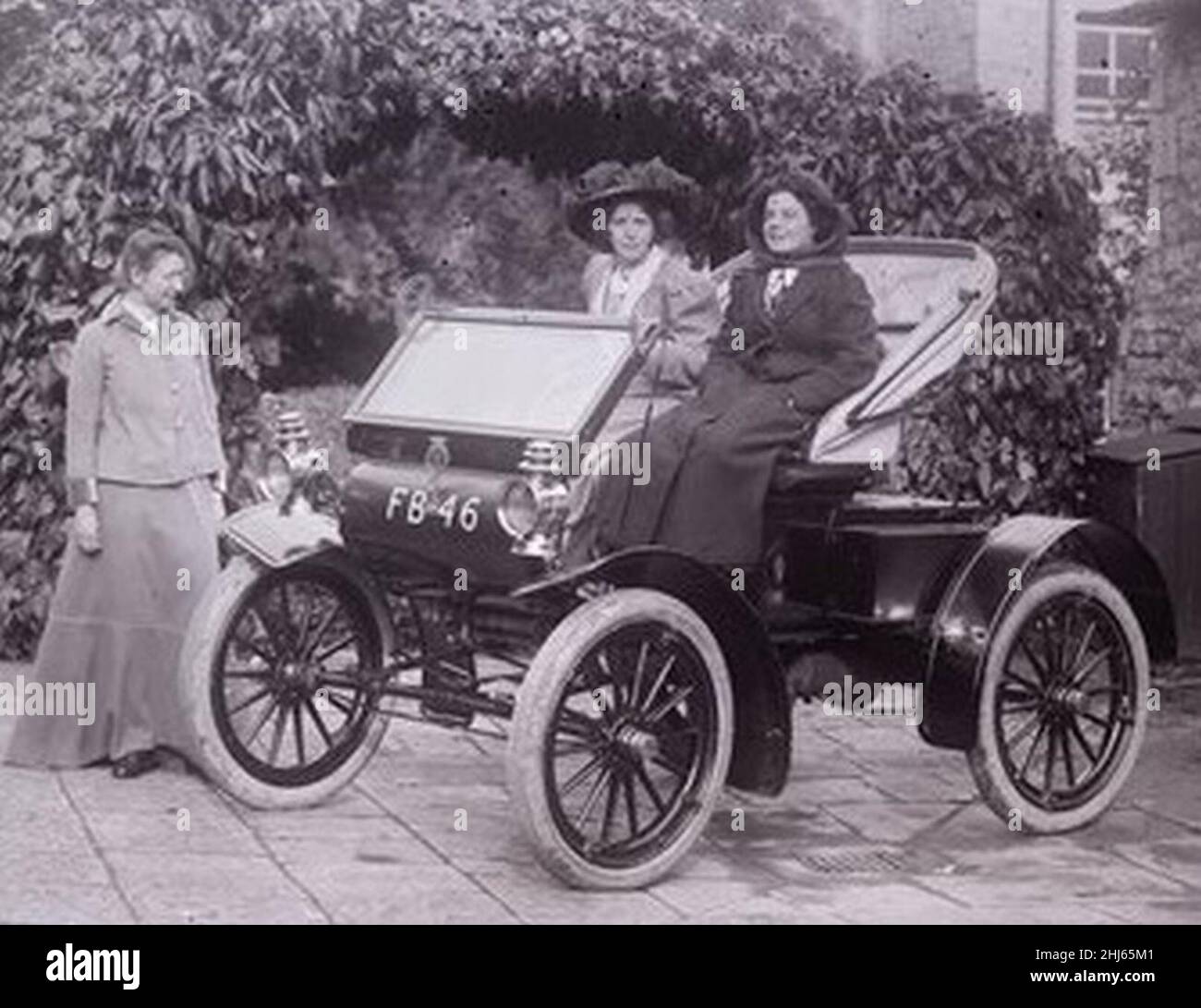 Suffragettes Mary Blathwayt, Annie Kenney and Margaret Hewitt with the ...