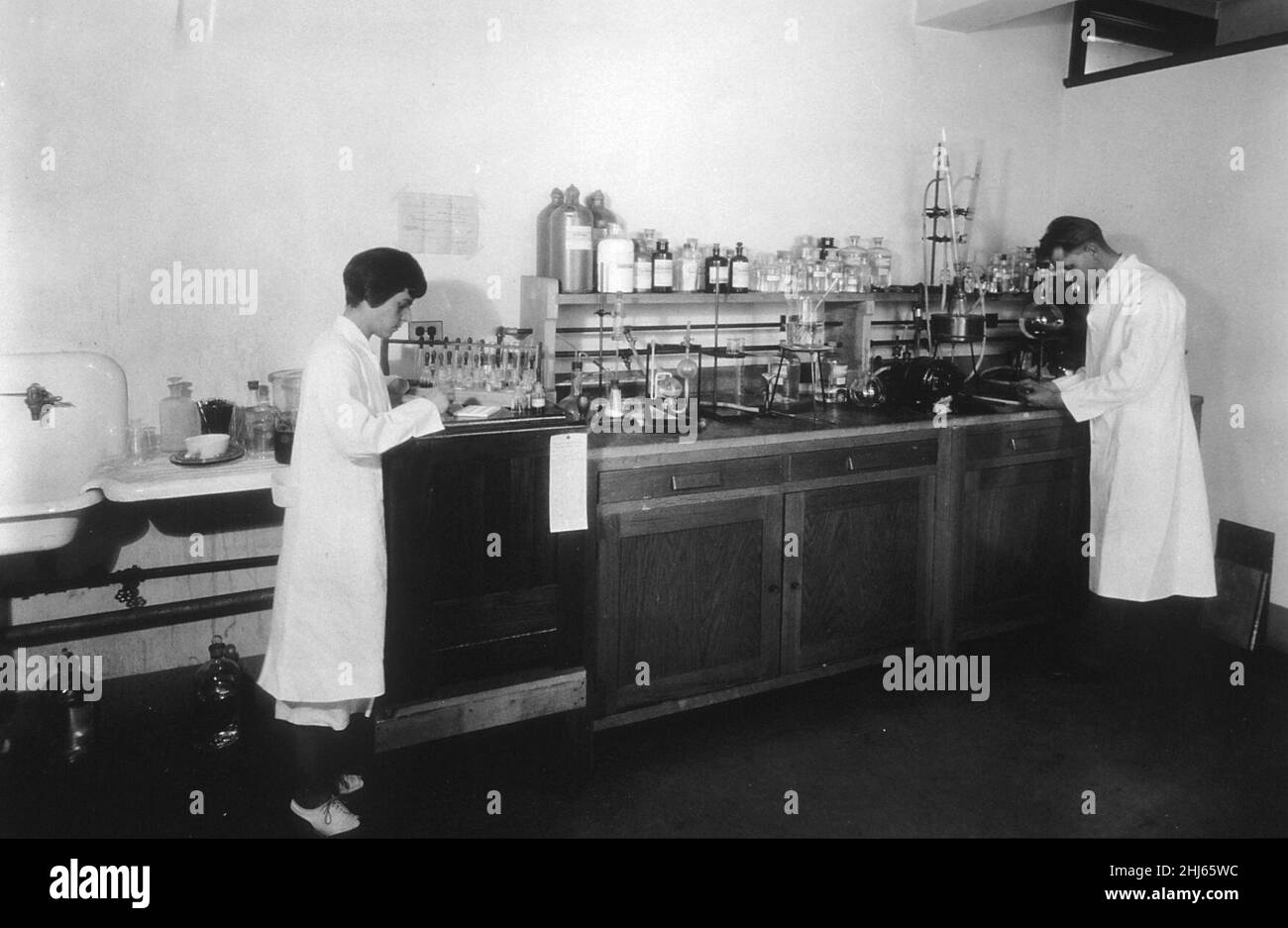 Central Cancer Research Laboratory High Resolution Stock Photography ...