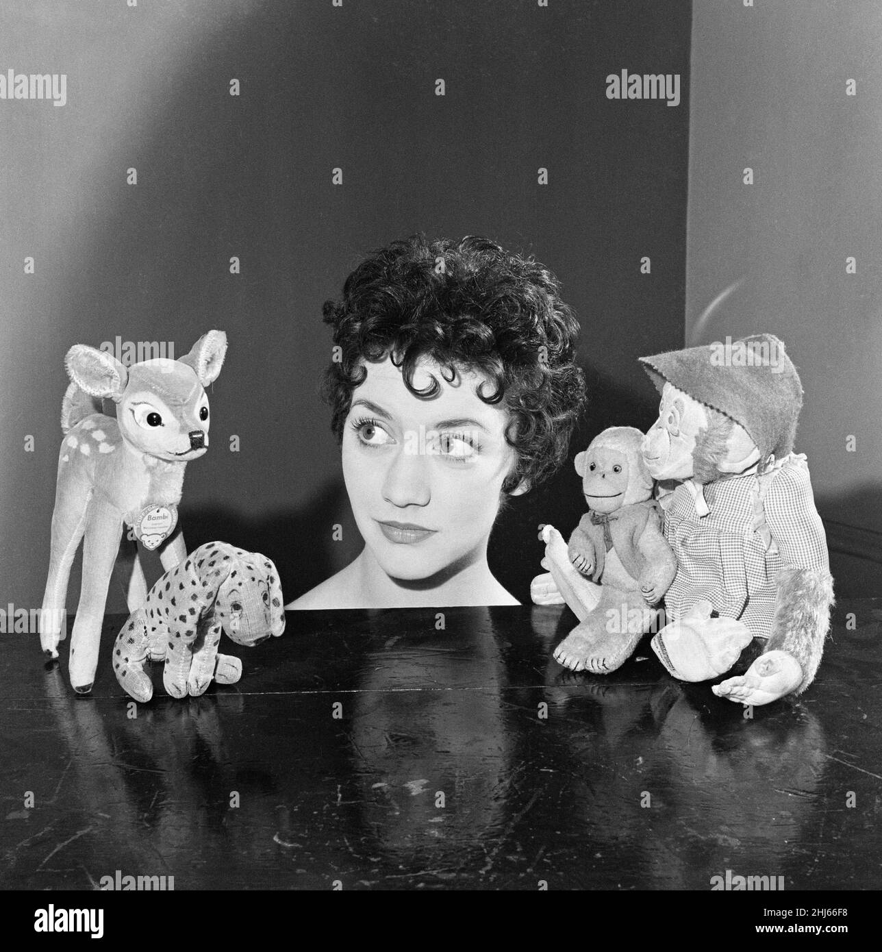 Amanda Barrie, aged 20, appearing in 'Five Past Eight' at the King's ...