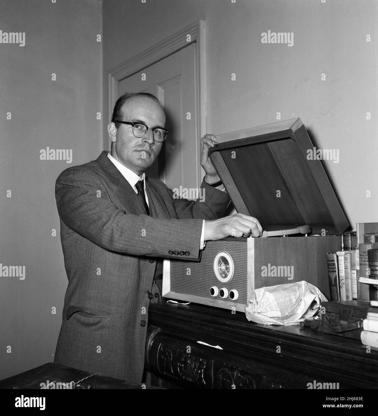 Rev. Robert Parkin Peters pictured ahead of moving abroad to start a ...