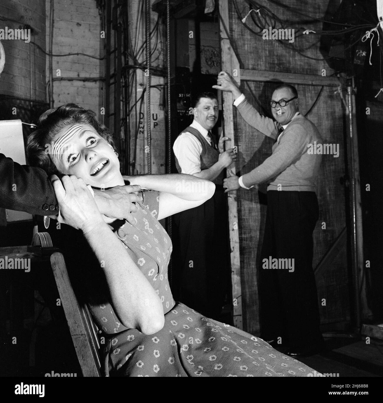 February 1957 hi-res stock photography and images - Alamy