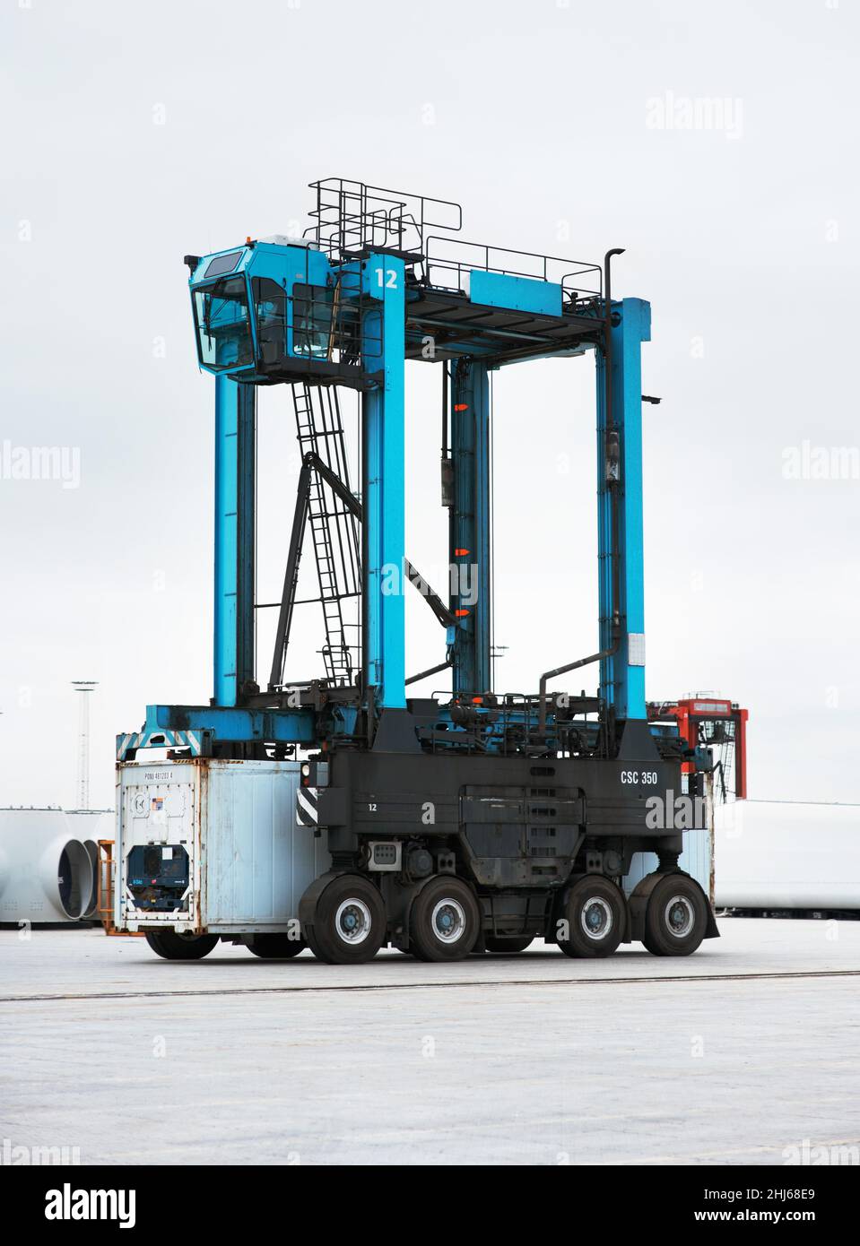Crane power. A blue crane vehicle Stock Photo - Alamy