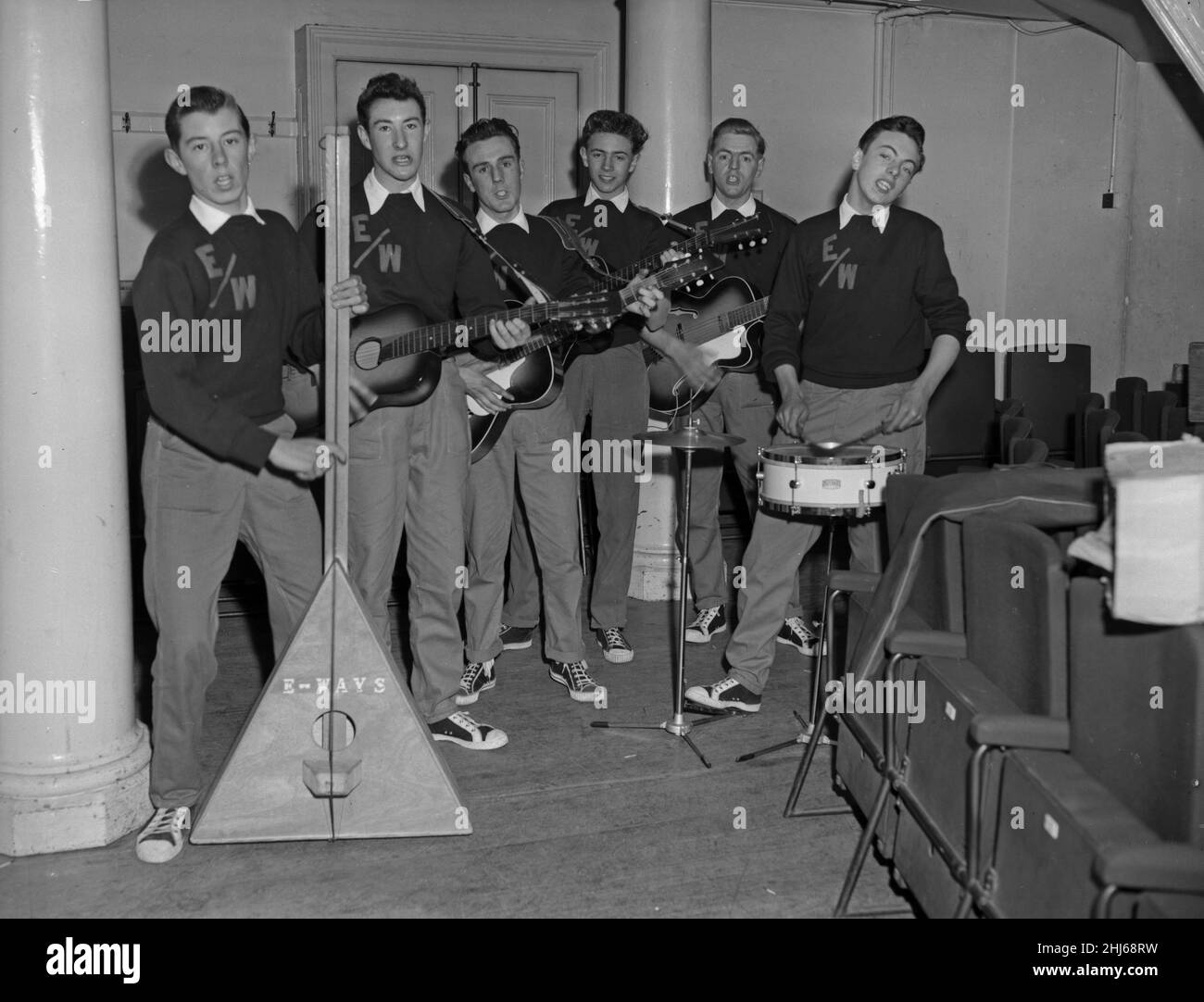 Skiffle drum hi-res stock photography and images - Alamy