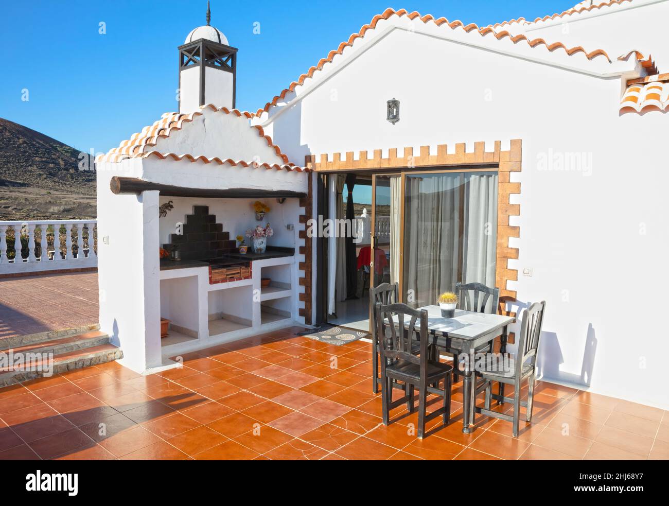 Barbeque outside hi-res stock photography and images - Alamy