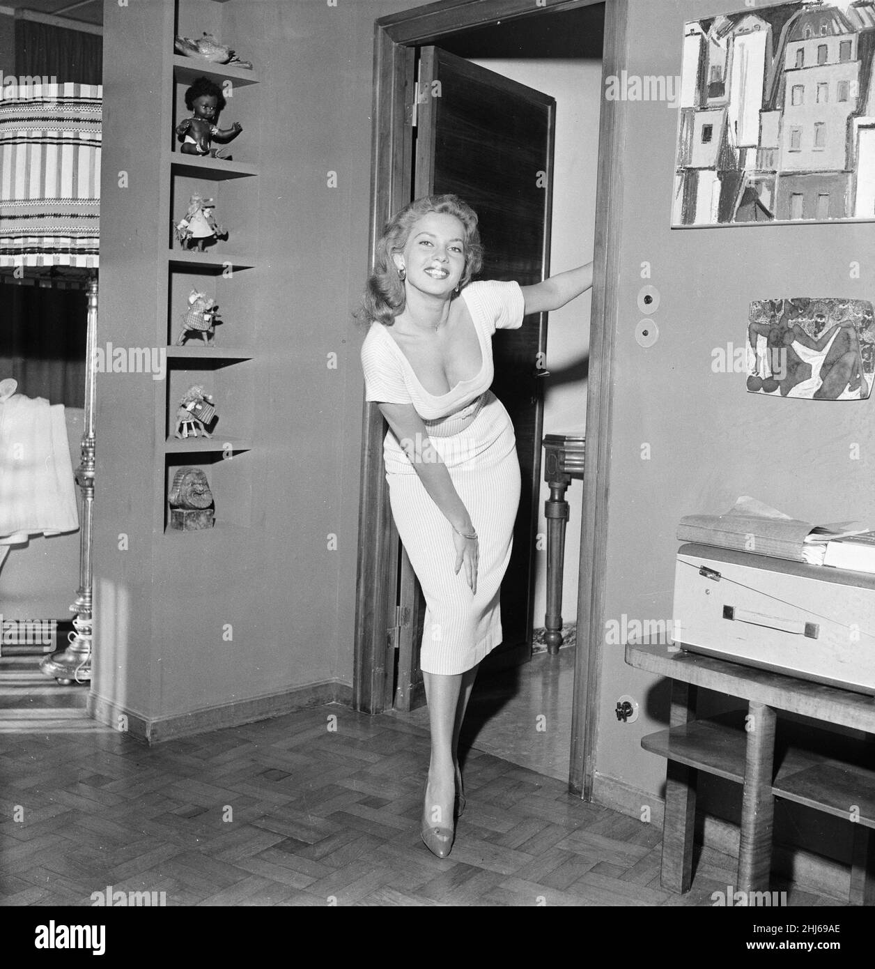 Abbe Lane, American singer and actress, in Rome, to star in film The ...