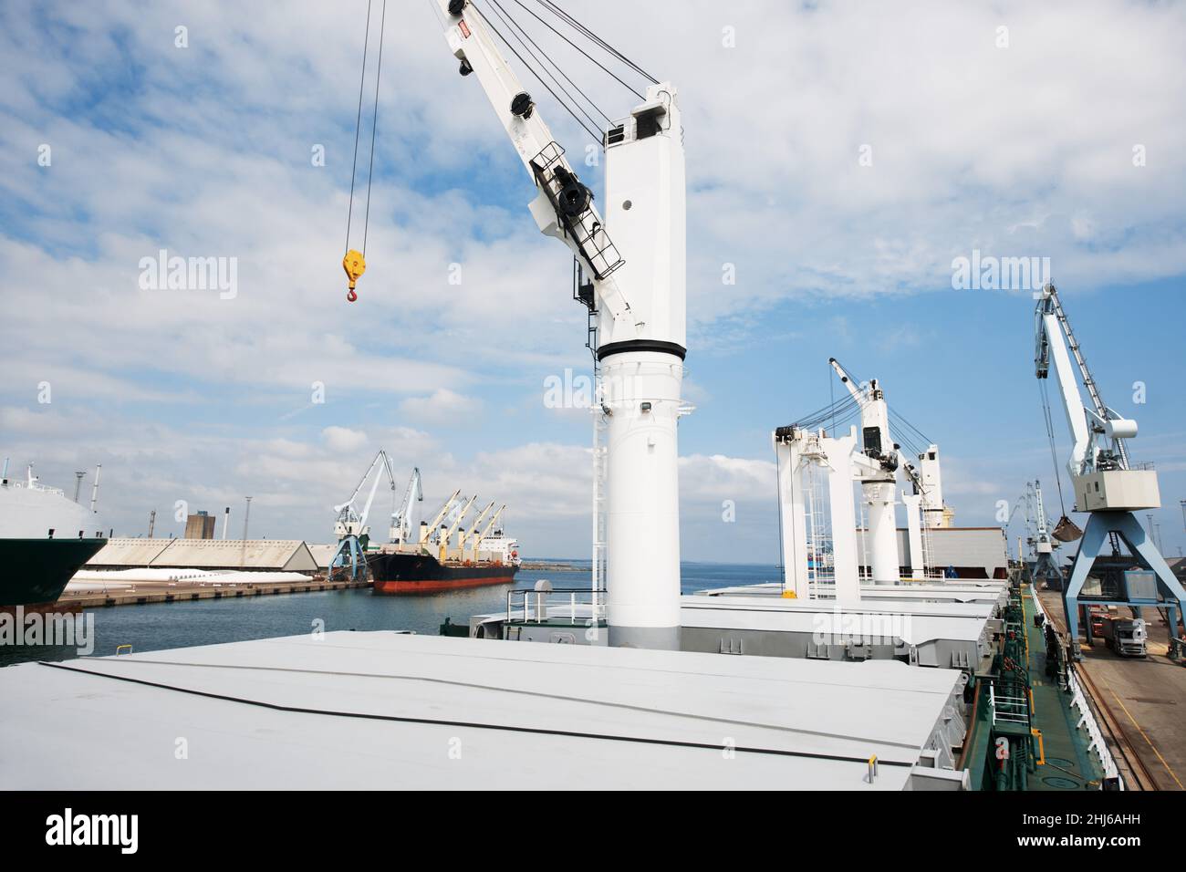 Shipyard gantry cranes hi-res stock photography and images - Alamy