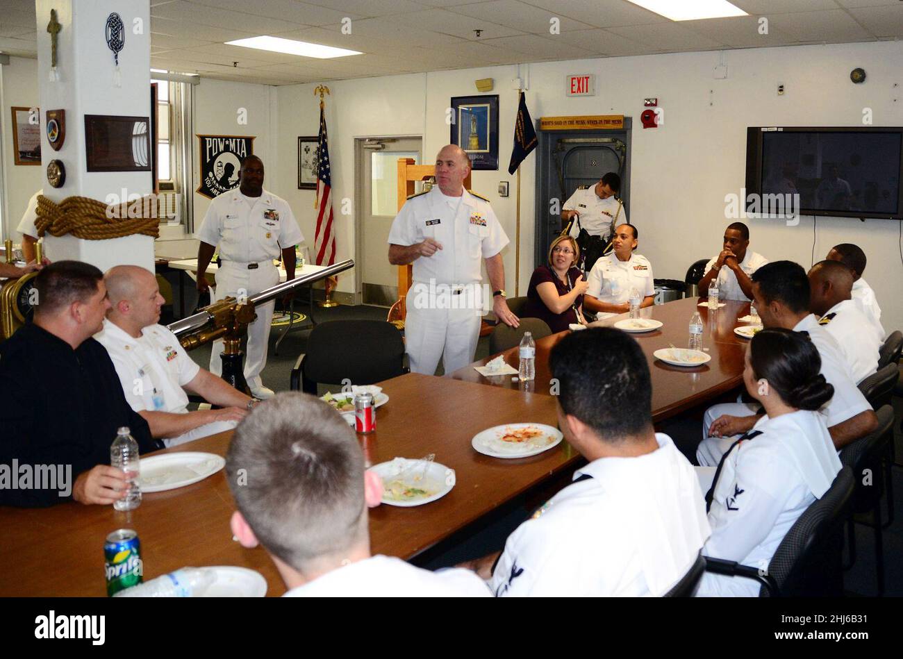 Surgeon general visits Lovell FHCC 130920 Stock Photo - Alamy