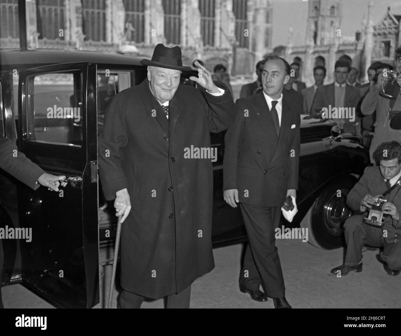 Former Prime Minister Winston Churchill arrives in Cambridge for a tree ...