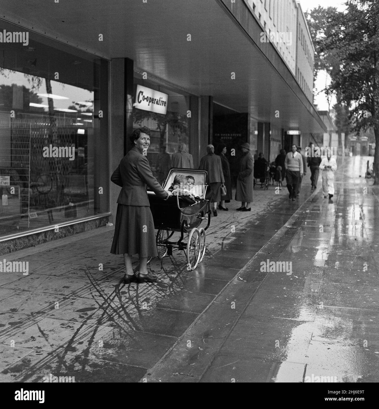 Stevenage town centre shopping hertfordshire Black and White Stock ...