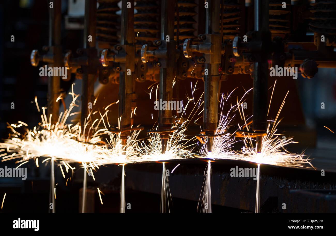 Lpg cutting sparks close hi-res stock photography and images - Alamy