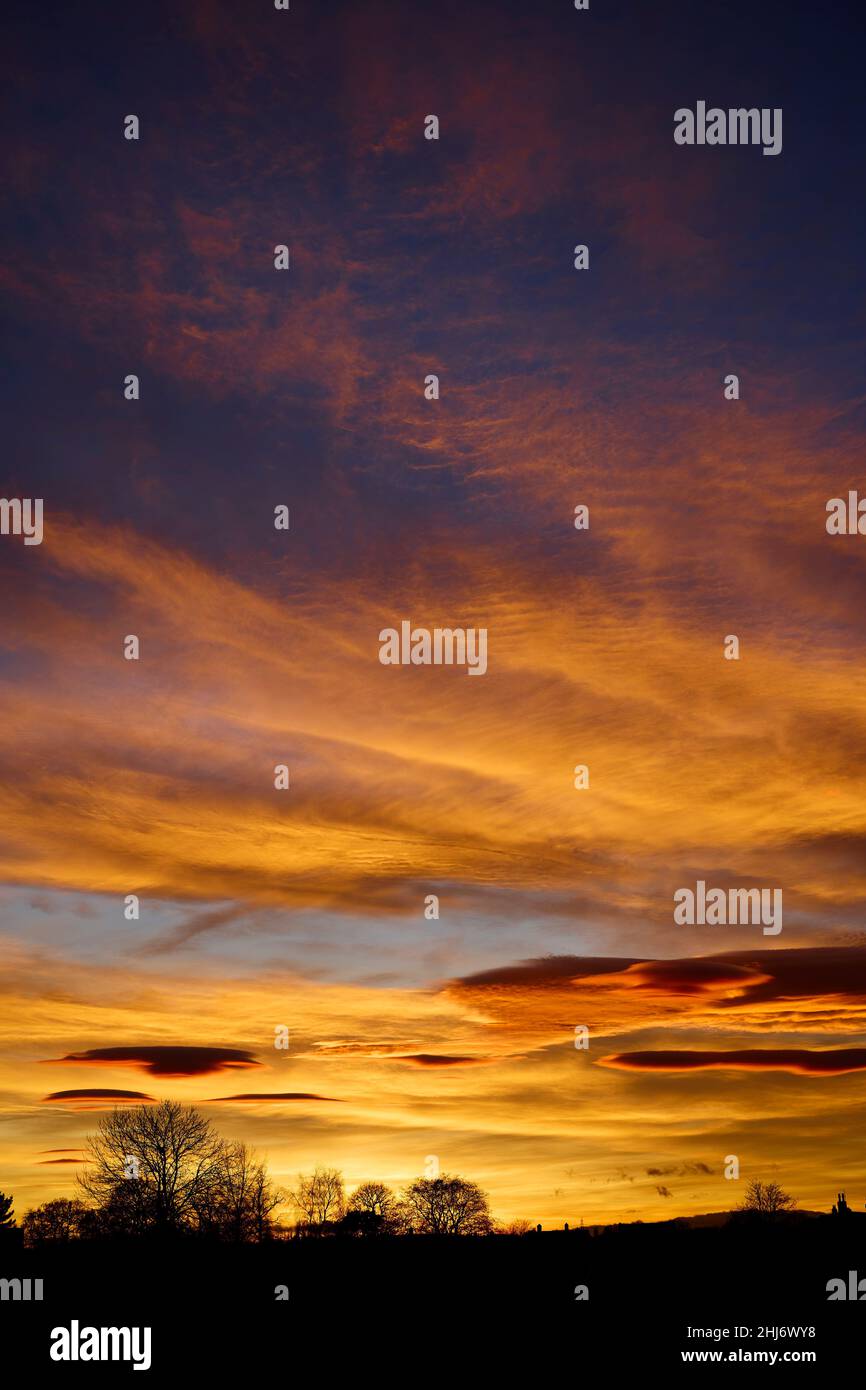 Beautiful colour sky hi-res stock photography and images - Alamy