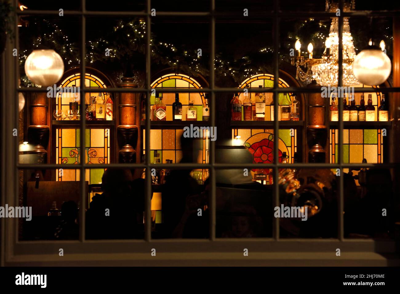 Pub glass window hi-res stock photography and images - Alamy
