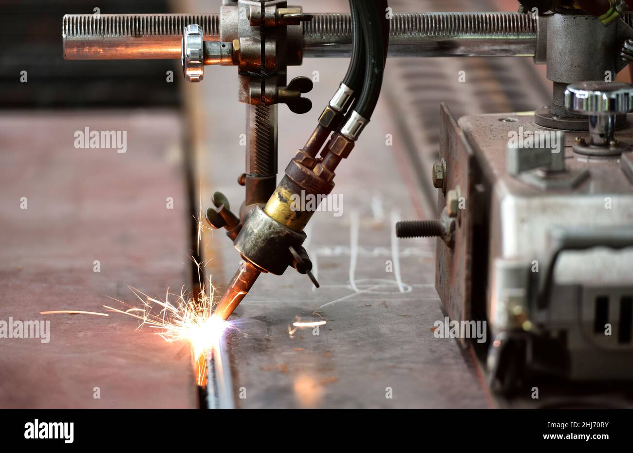 Lpg cutting sparks close hi-res stock photography and images - Alamy