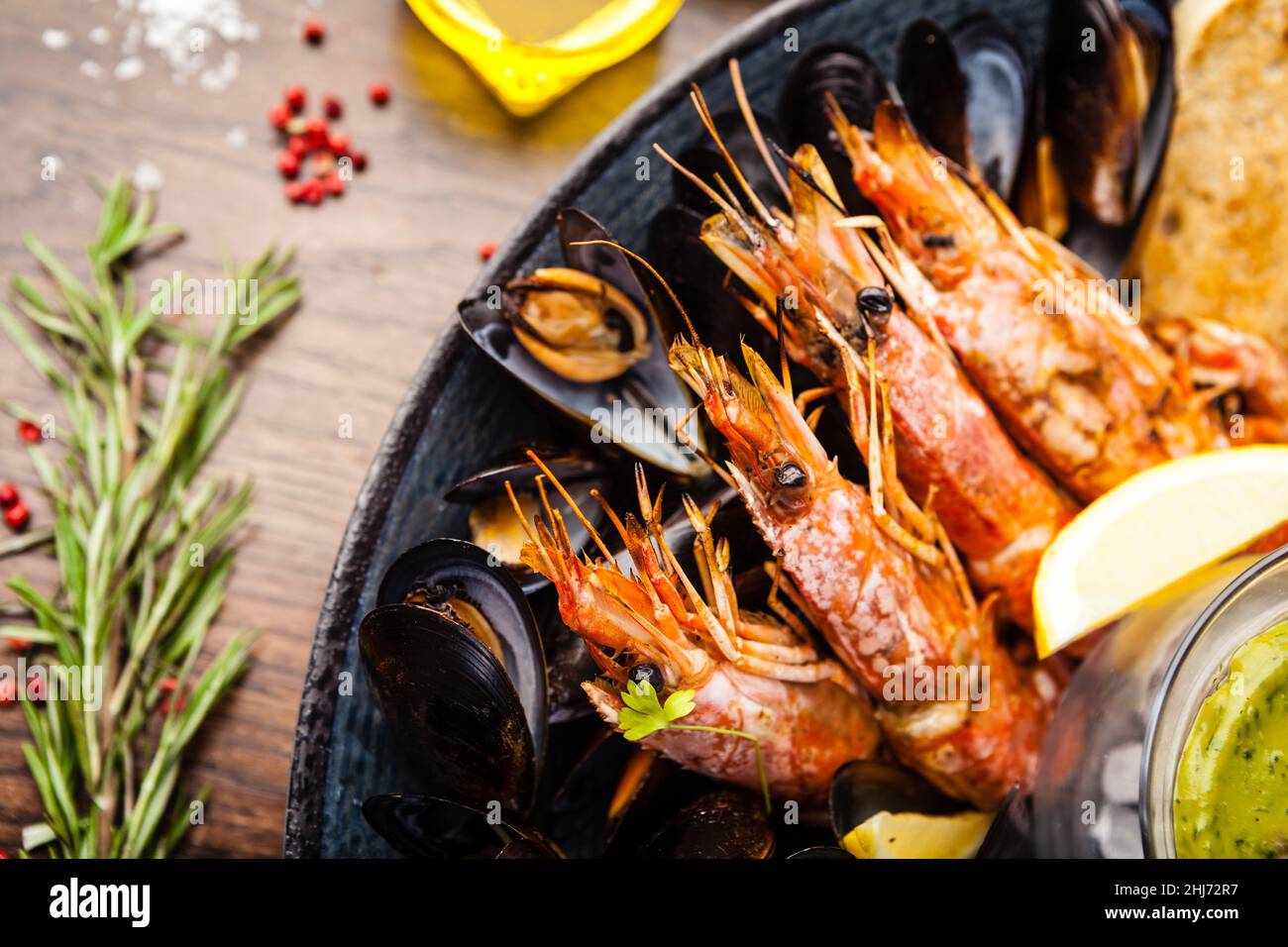 Seafood platter for 2-4 persons. Lobster, octopus, blue mussels ...