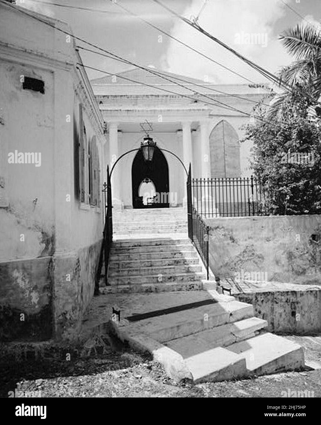 Synagogue of Beracha Veshalom Vegemiluth Hasidim, Krystalgade 16A & B ...